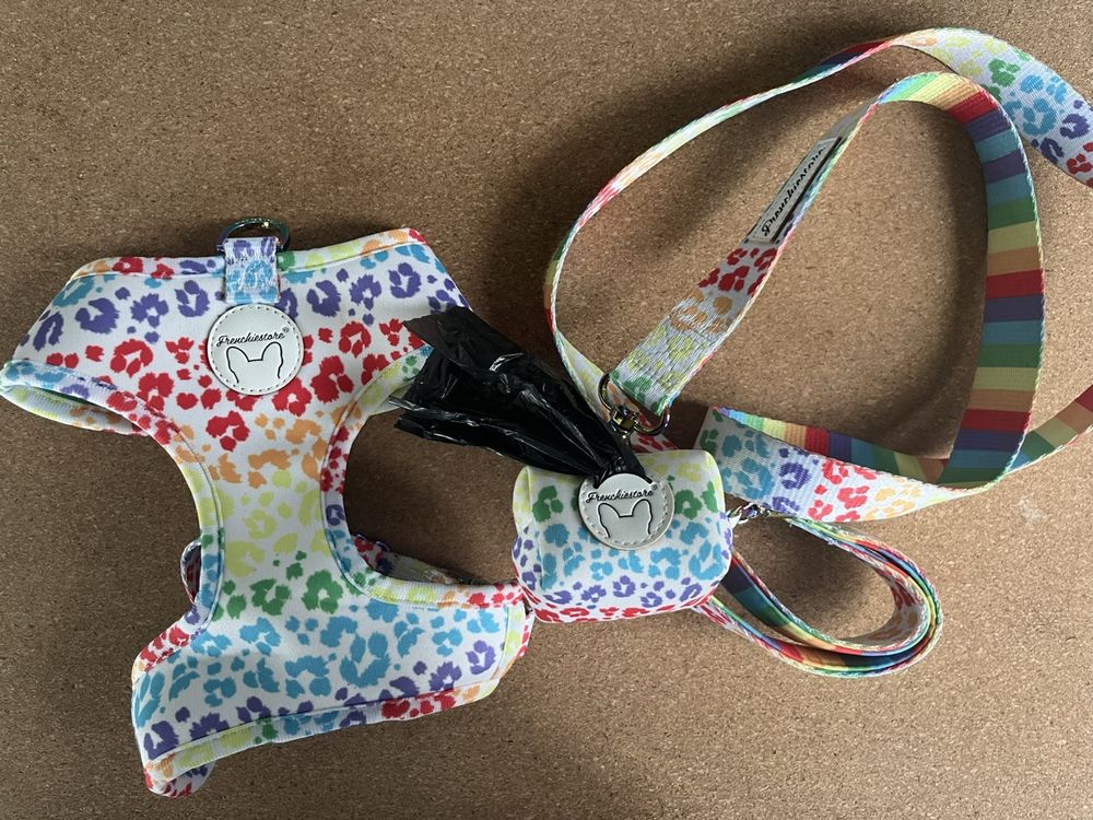 Dog harness, leash, and poop bag | Kaufen auf Ricardo