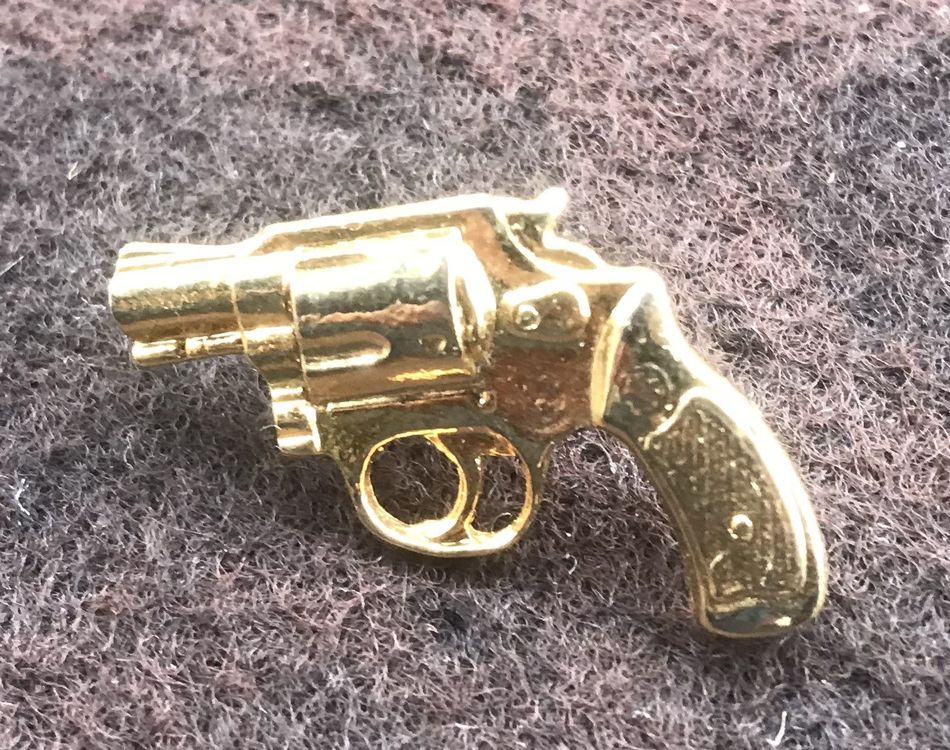 PIN GOLDENER REVOLVER (Gebraucht) in Ostermundigen für CHF 5.5 – mit ...