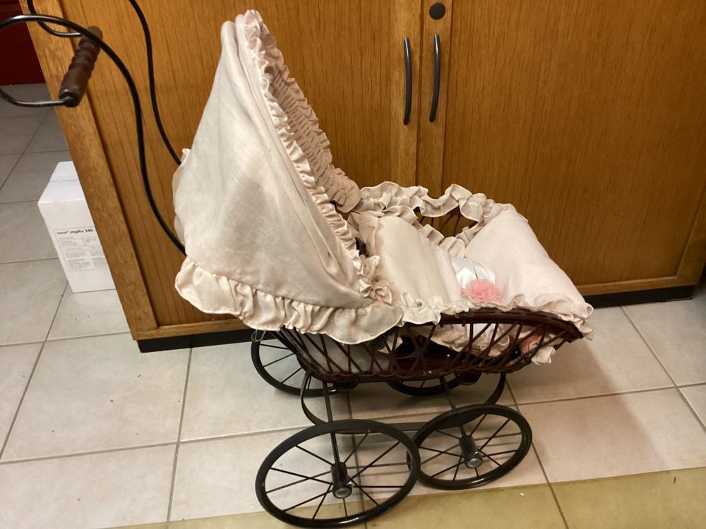 Antiker Puppenwagen (Gebraucht) in Oberems für CHF 85 – nur Abholung auf Ricardo kaufen