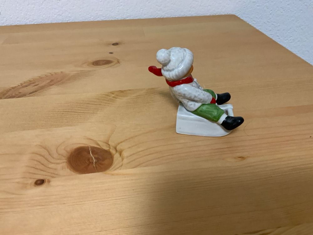 Winterliche Deko Figur, Junge auf Schlitten, Keramik Top! (Gebraucht ...