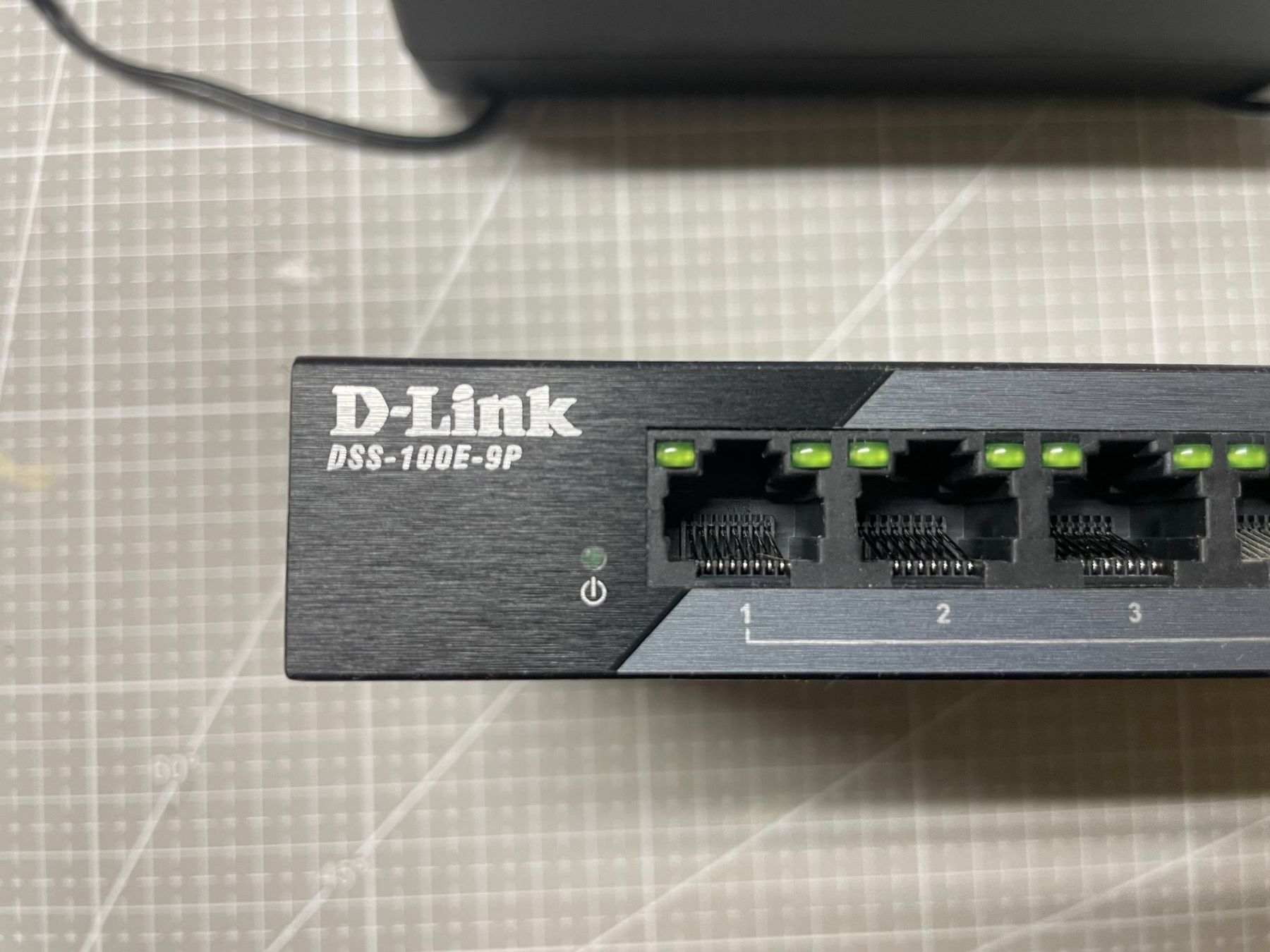 D-Link DSS-100E-9P PoE Switch 9-Port mit Gigabit Uplink (Gebraucht) in ...
