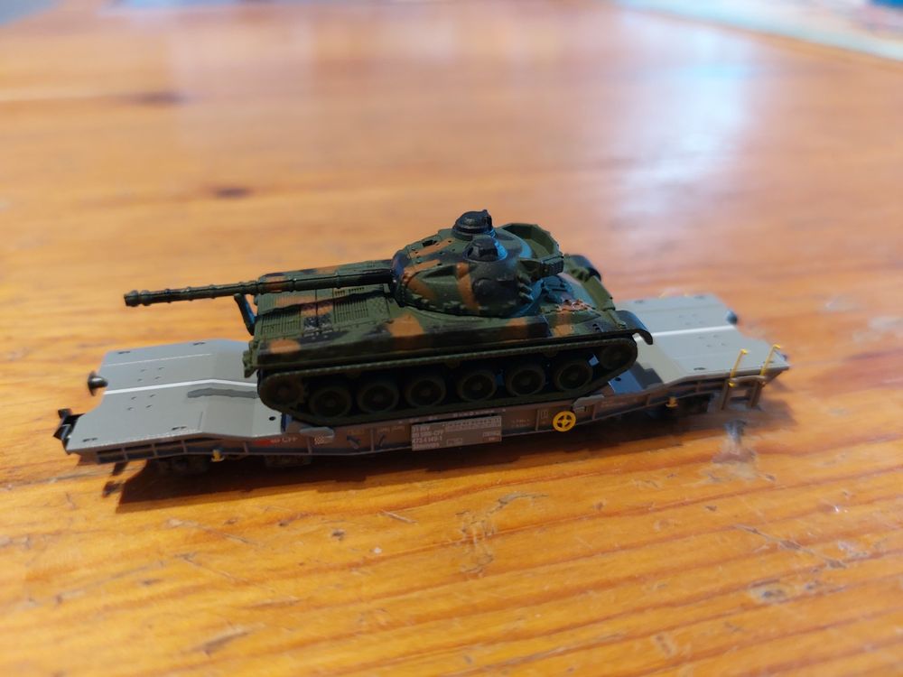 Panzertransportwagen mit Pz68 Camouflage von Piko (Neu (gemäss ...