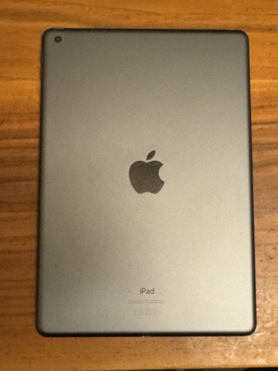 Apple iPad 8. Gen. 32 GB WiFi Space Gray inkl. Case und OVP (Gebraucht ...