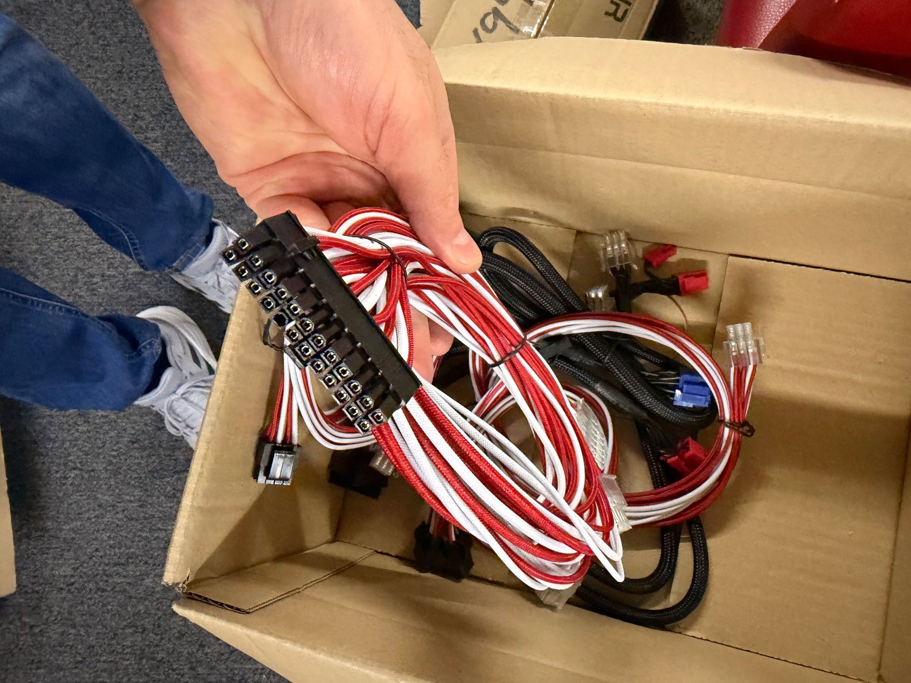 Super Flower Sleeve Cable Kit Pro – Rot/Weiss – Komplettlot (Neu ...