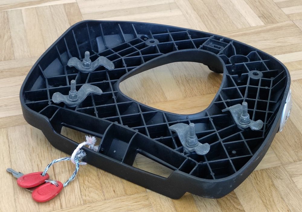 GIVI Top Case mit Adapterplatte (Gebraucht) in Heimberg für CHF 14 – nur Abholung auf Ricardo kaufen