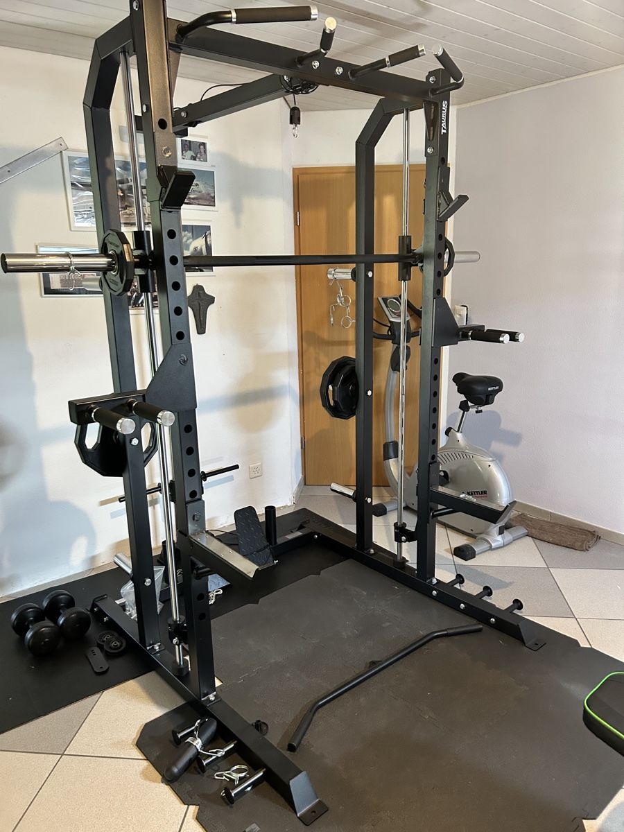 Taurus Smith Rack inkl. Latzugstation und Zubehör (Neu (gemäss ...