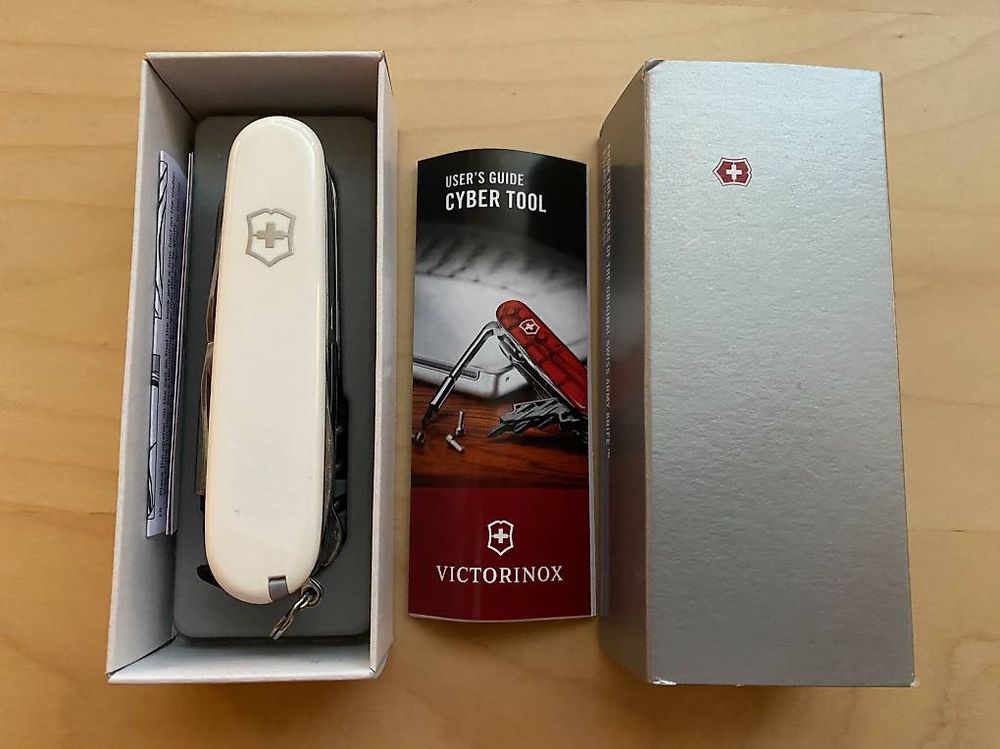 Victorinox Cybertool M (neu, in Originalverpackung) (Neu und ...