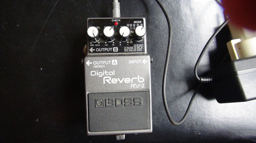 ROLAND BOSS Digital Reverb Pedal RV-2 | Kaufen auf Ricardo