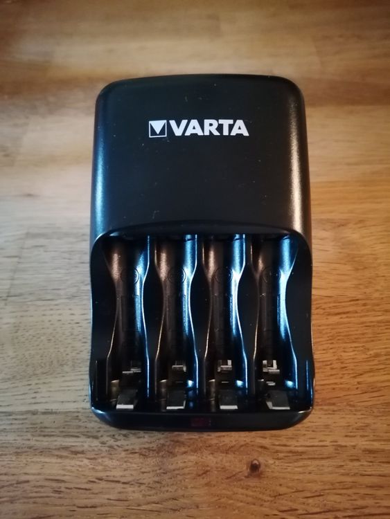 VARTA Ladegerät-mobile charger für AAA & AA Batterien Accus (Gebraucht) in Schönenbuch für CHF ...