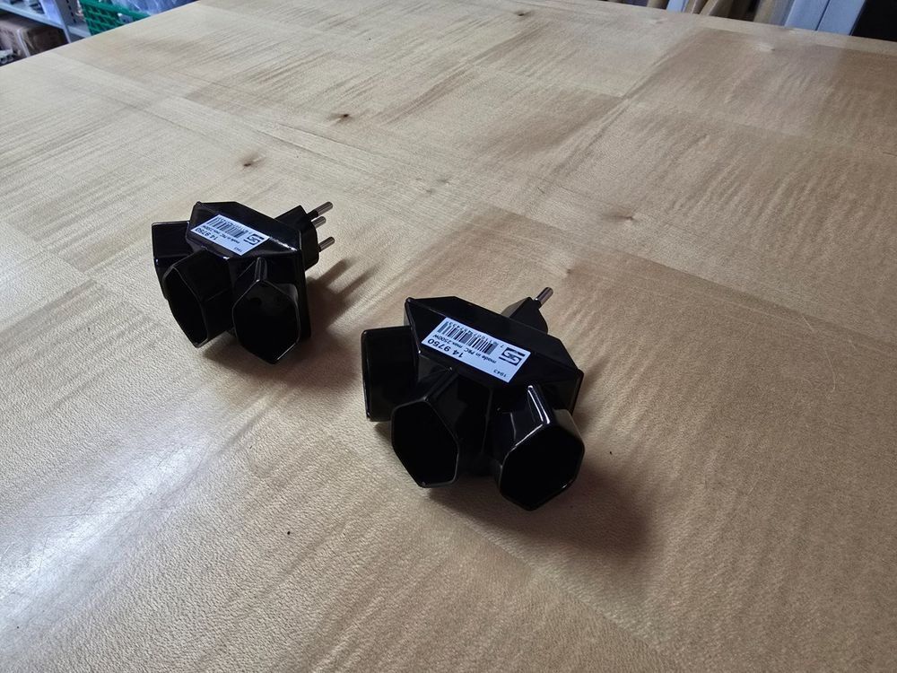 2x neue Abzweigstecker 3xT13 in schwarz ab 1.- (Neu und ...