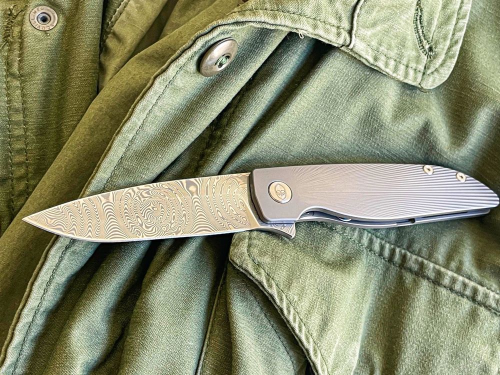 Gentleman-Taschenmesser mit geriffeltem Griff aus Titan | Kaufen auf ...