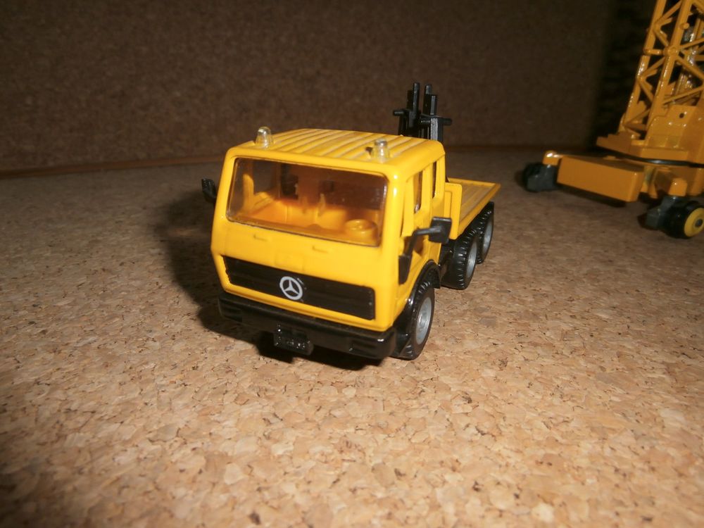 SIKU 4011 Mercedes 2232 mit Turmdrehkran (Neu und originalverpackt) in ...
