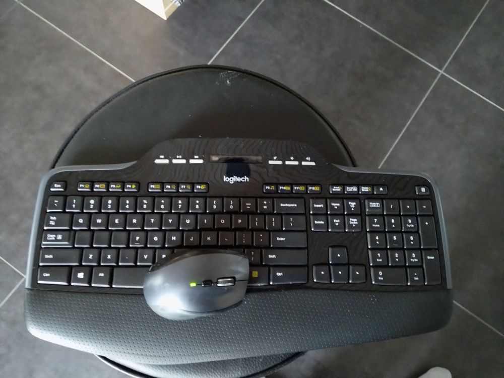 Logitech Mk710 US Keyboard + M705 Mouse (Gebraucht) in Bertschikon ...