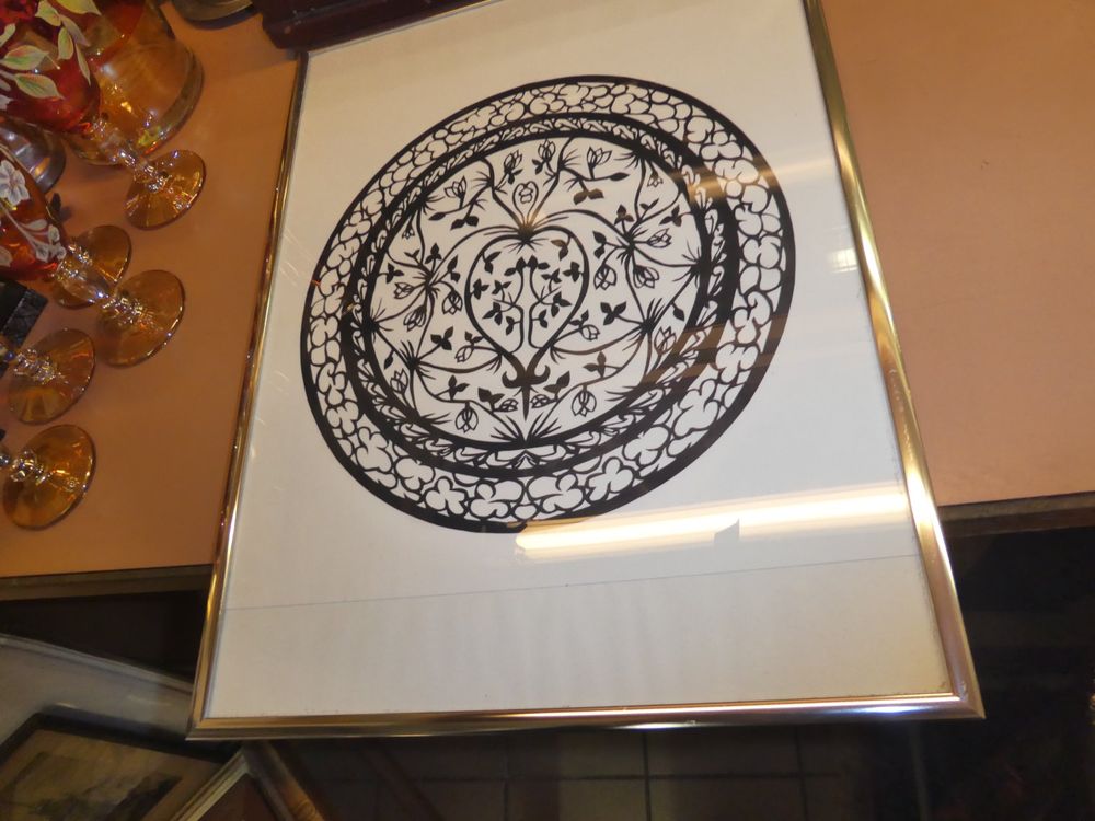 Scherenschnitt Bild gerahmt, signiert R.T. 1996 (Gebraucht) in Chur für CHF 30 – mit Lieferung ...