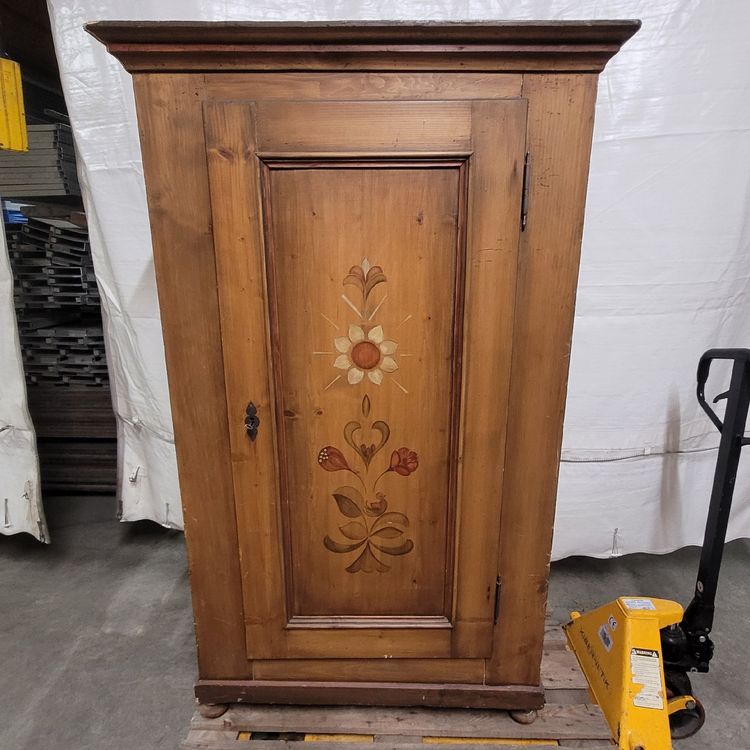 alter Schrank Bauernschrank (Gebraucht) in Reichenburg für CHF 99 – nur ...
