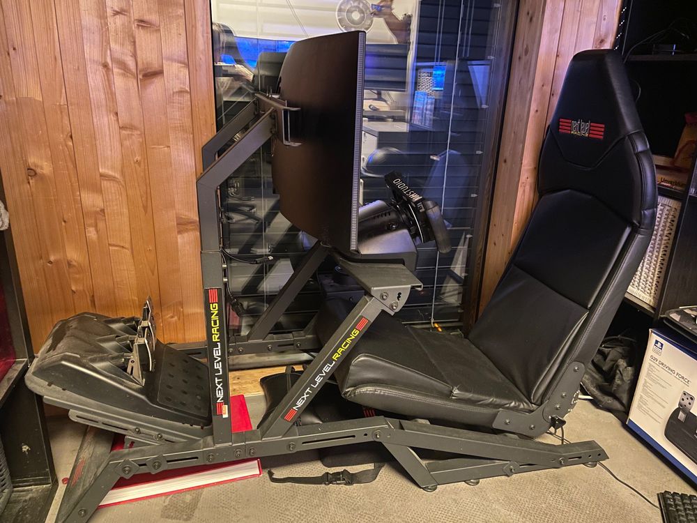Rennsimulator: Next Level Racing F-GT+Bildschirmhalter (Gebraucht) in Speicher für CHF 399 – nur ...