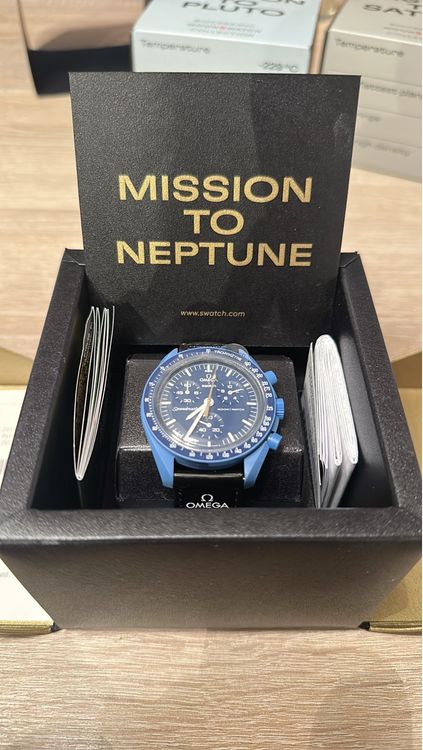 Omega x Swatch Moonswatch Mission to Neptune - Neu (Neu und originalverpackt) in Interlaken für ...