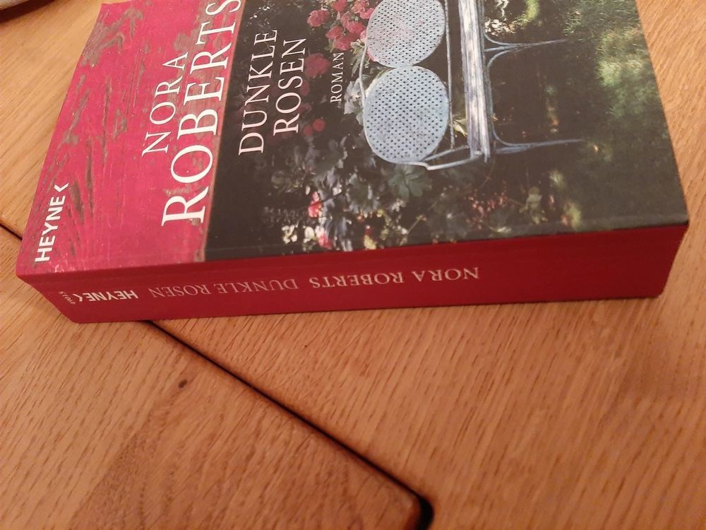Nora Roberts Dunkle Rosen (Garten-Eden) (Gebraucht) in Affoltern am ...
