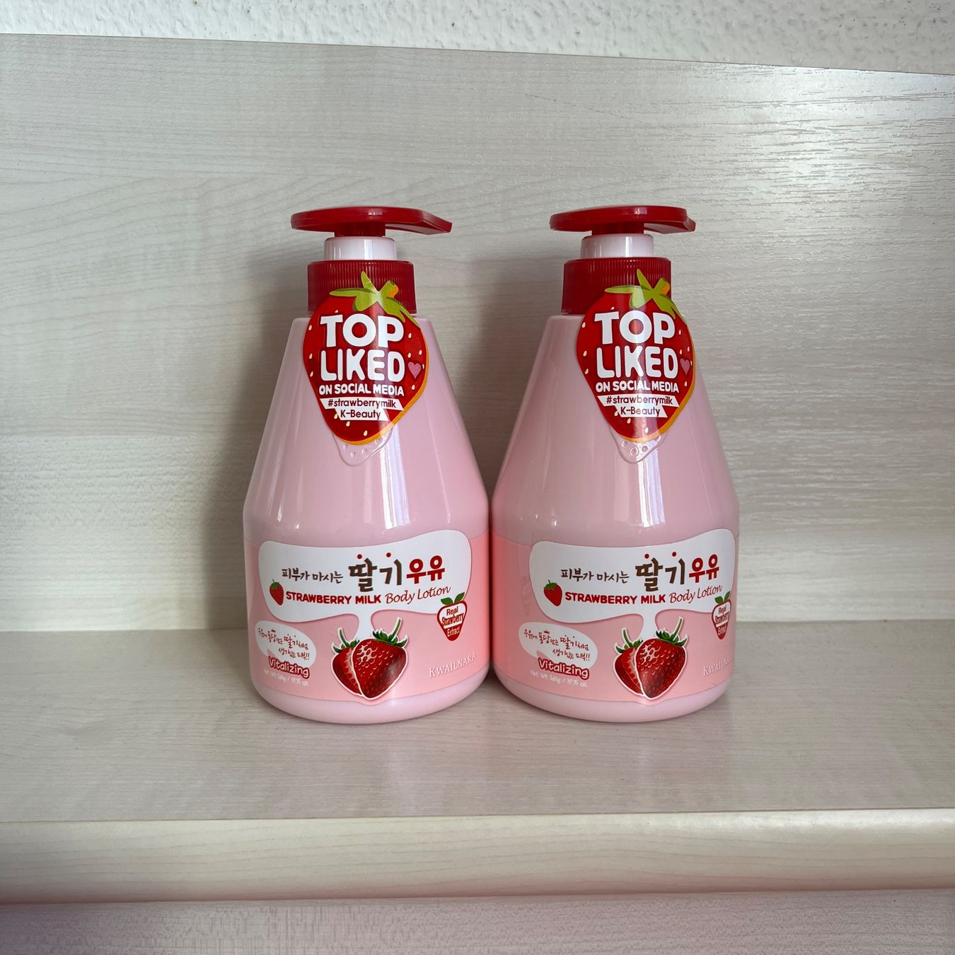 2x Kwailnara Strawberry Milk body lotion (Neu und originalverpackt) in ...