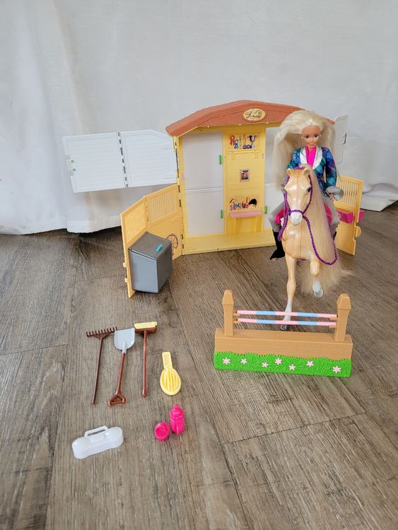 Barbie Pferd Stall Hindernis und Turnierbarbie Set | Kaufen auf Ricardo