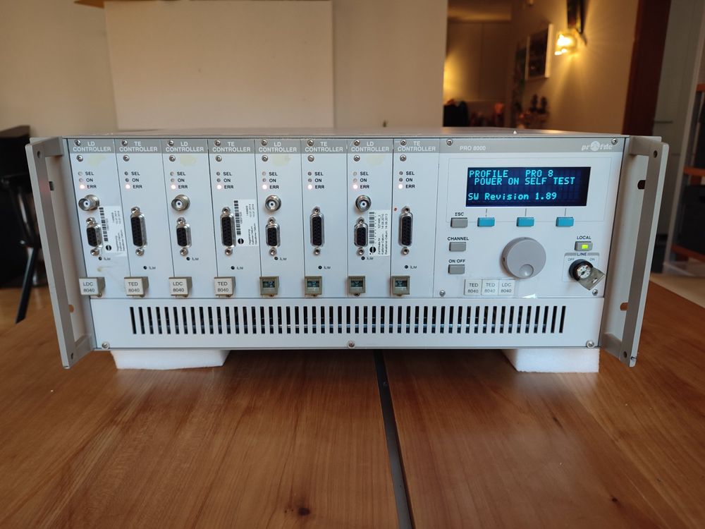 Profile-Thorlabs PRO8000 8-Slot Rack, Laser Controller, Pelt (Defekt ...