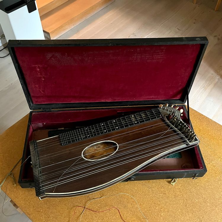Antike Zither mit Koffer (Gebraucht) in Zürich für CHF 60 – nur ...