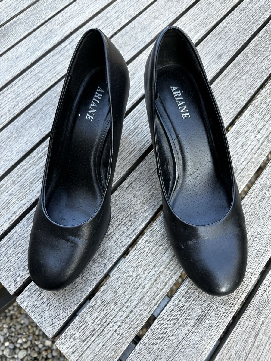Schwarze Pumps von Ariane, Grösse 38 - Top Zustand! (Gebraucht) in ...