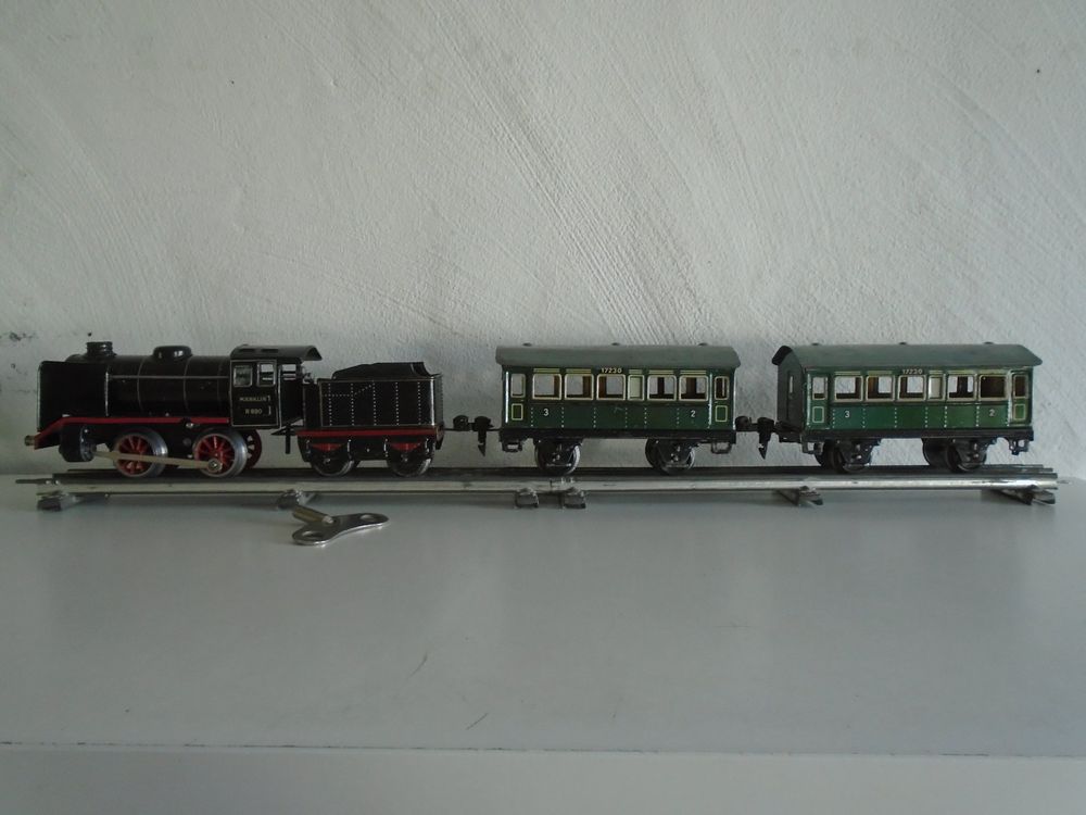Märklin Spur 0: Uhrwerklok R 880 mit 2 Wagen 17230, ohne OVP (Gebraucht ...