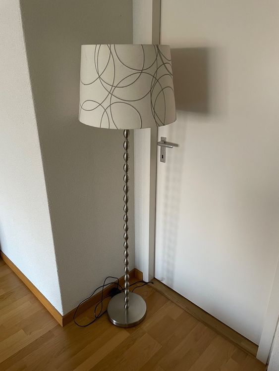 Stehlampe mit Fussschalter (Gebraucht) in Zürich für CHF 15 – nur Abholung auf Ricardo kaufen