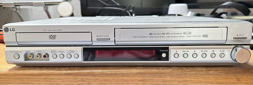 VHS/DVD/Turner LG LH-CX245 (Gebraucht) in Olivone für CHF 50 – mit Lieferung auf Ricardo kaufen