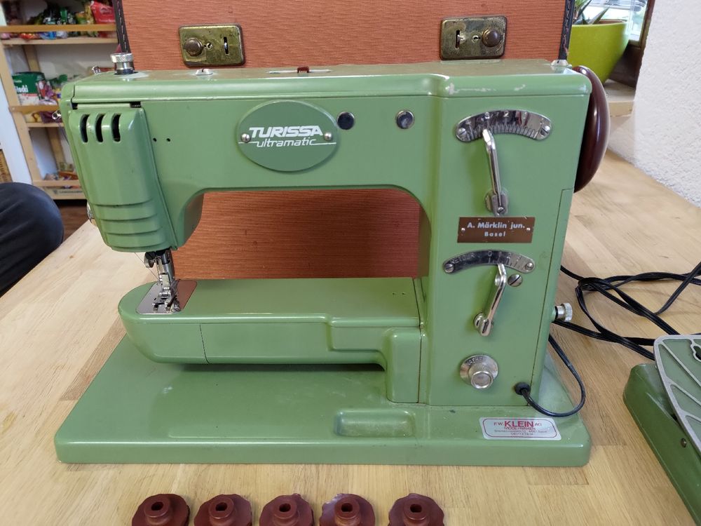 Turissa Ultramatic Nähmaschine mit Zubehör | Kaufen auf Ricardo