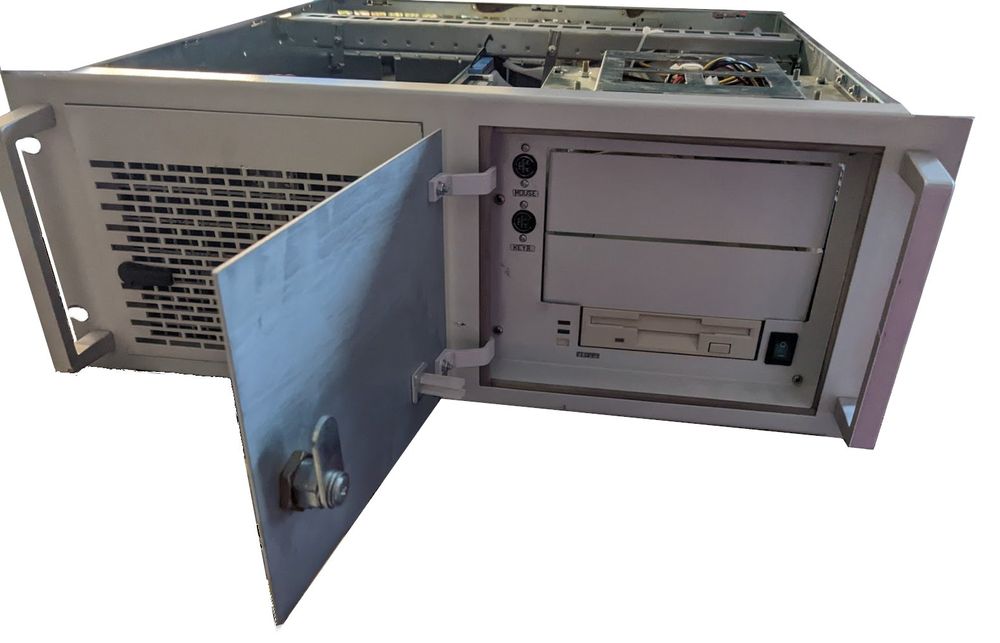 Retro Computer MMX 233Mhz 19" Rack (Gebraucht) in für CHF 100 – mit ...