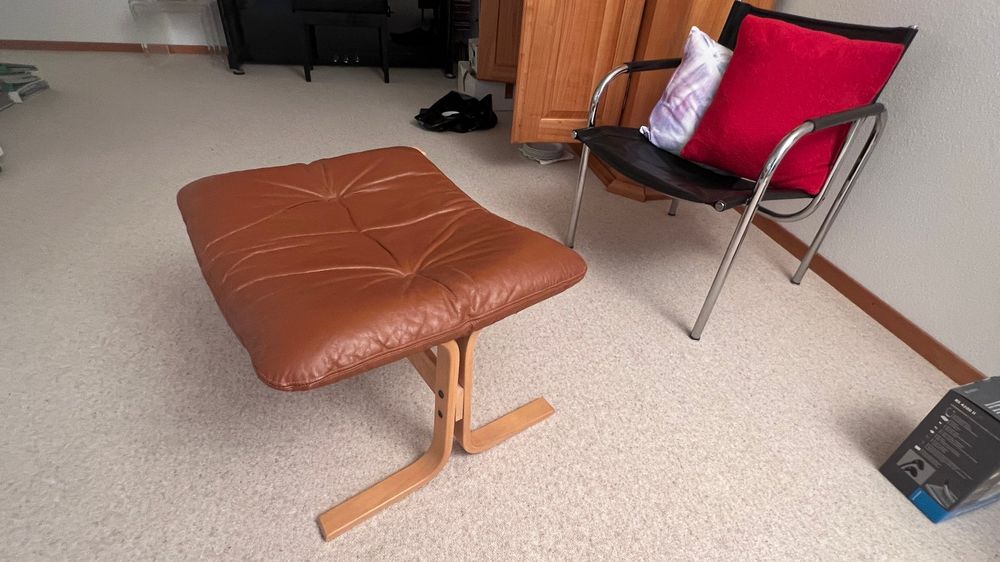 Hocker (Beinteil) für Sessel Leder (Gebraucht) in Mettmenstetten für CHF 5 – nur Abholung auf ...