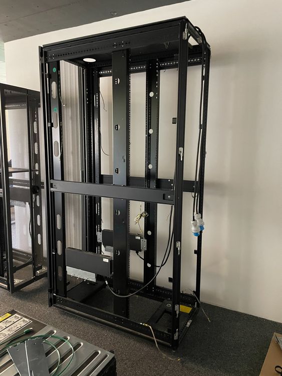HP Server Rack 47U mit Rollen | Kaufen auf Ricardo