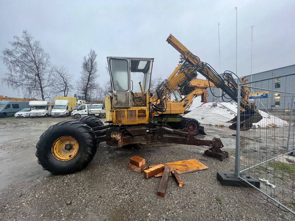 Ab. 1Fr Menzi Muck Bagger mit Teleskoparm (Gebraucht) in Dällikon für ...