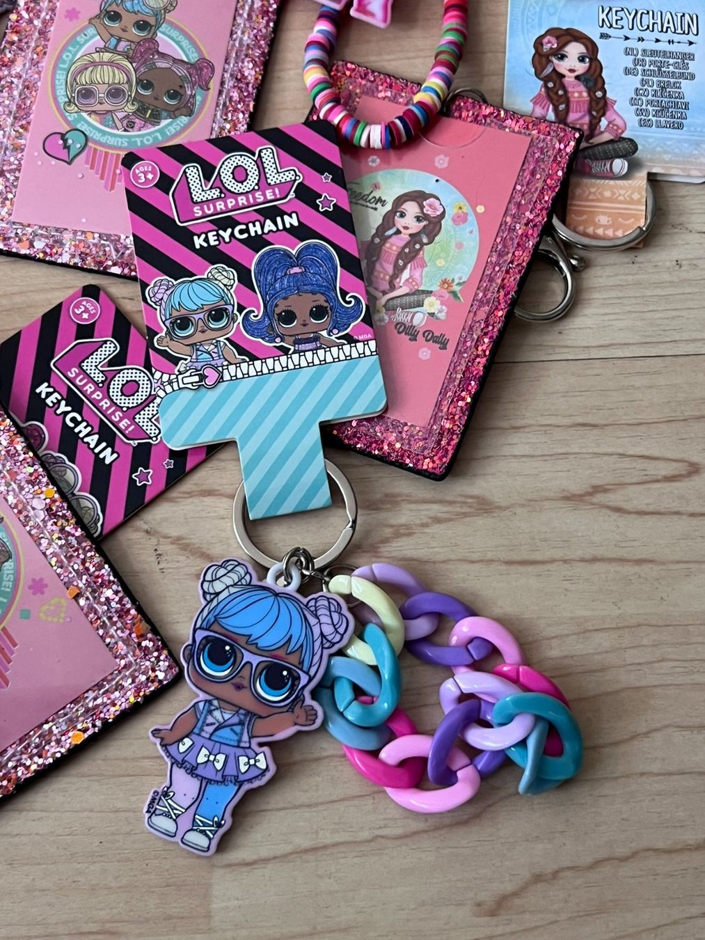 LOL Surprise & Dilly Dally Schlüsselanhänger - 16 Stück #4 (Neu (gemäss ...