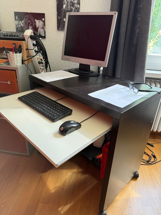 Computer-Tisch (Gebraucht) in Zufikon für CHF 25 – nur Abholung auf ...