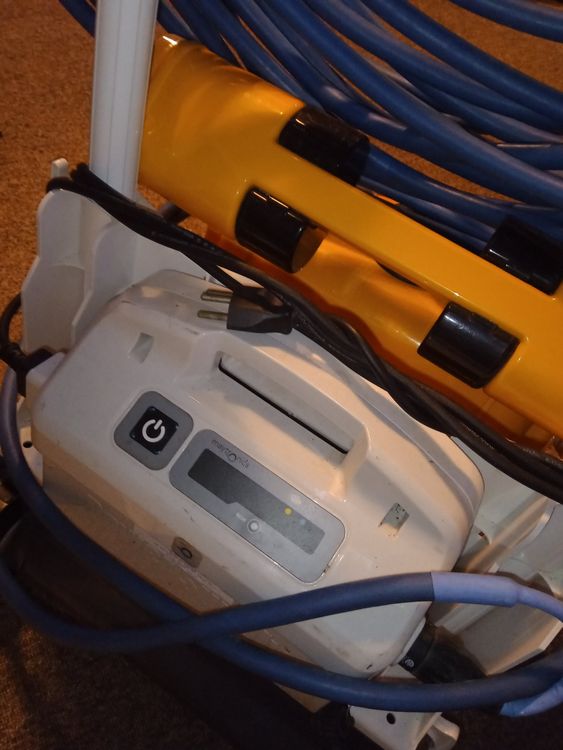 Poolroboter Dolphin Prox 2 maytronics mit Wagen (Gebraucht) in Orselina ...