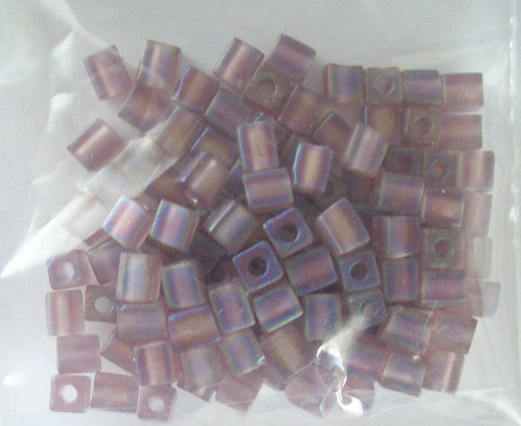 Glaswürfeli Amethyst matt 4 mm (Neu und originalverpackt) in Gunzwil für CHF 2 – mit Lieferung ...