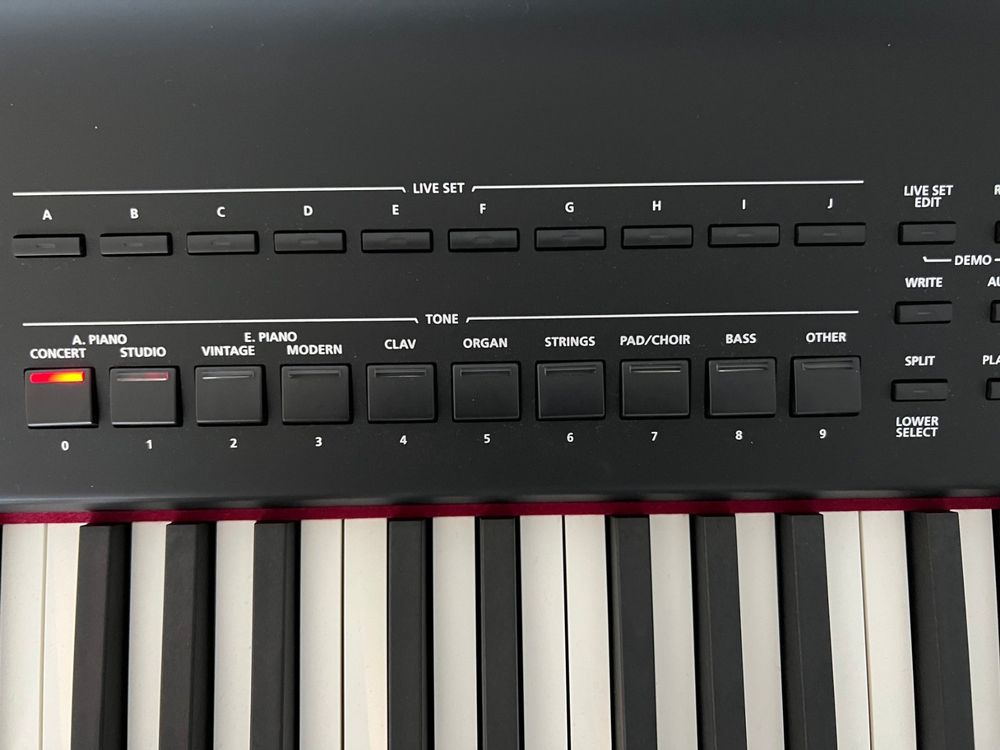 Roland RD800 Stage Piano (Gebraucht) in für CHF 1350 – nur Abholung auf ...