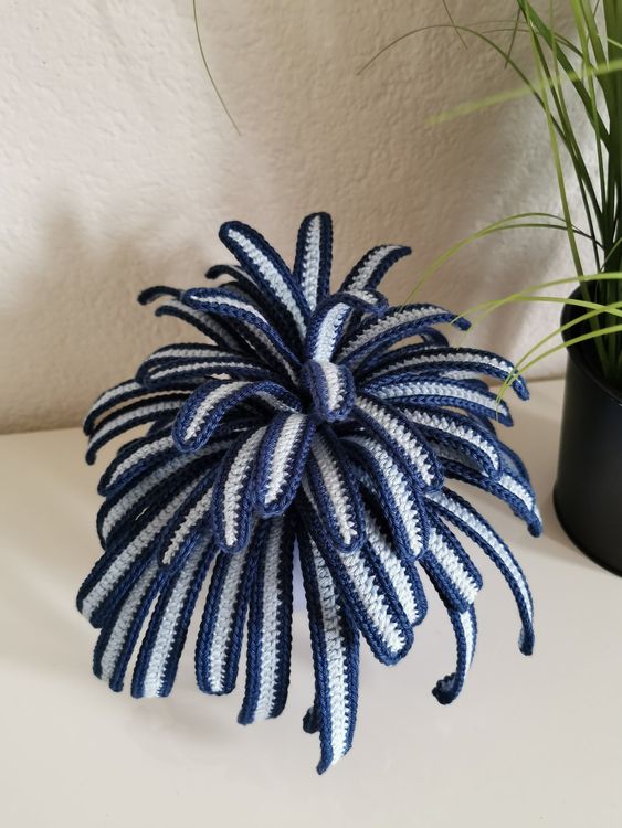 Dekorations Pflanze Grünlilie Handmade in blau | Kaufen auf Ricardo