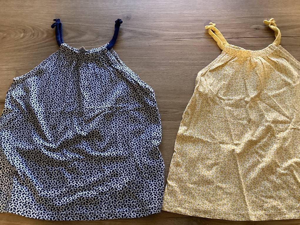 2 tops 8 ans (D'occasion) à Villeneuve VD pour CHF 4 – retrait ...