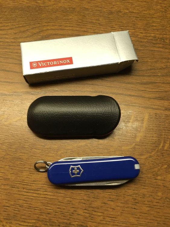 Schweizer Sackmesser Victorinox Classic 'EMMI' (Neu und originalverpackt) in Zürich für CHF 14.5 ...