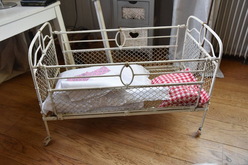 Très ancien lit de poupée en fer | Kaufen auf Ricardo