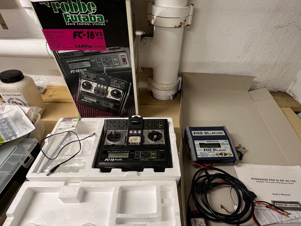 Funkfernsteuerung Futaba FC 18 und Ladegerät Hyperion EOS 5i (Gebraucht ...