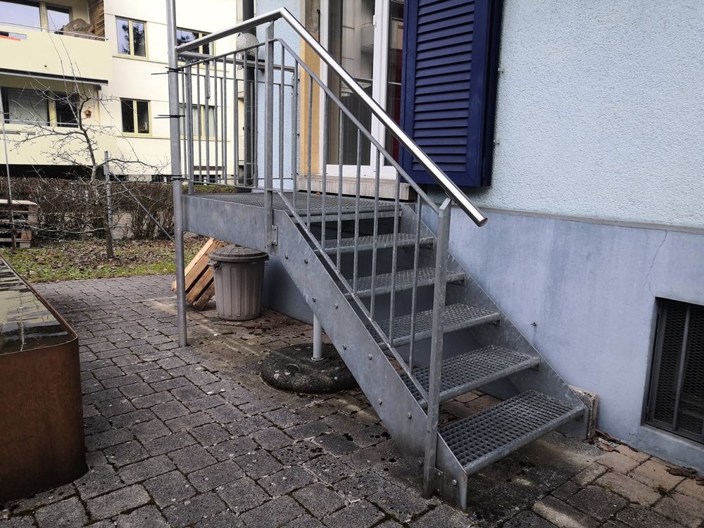 Stahltreppe mit Podest, verzinkt (Gebraucht) in Liebefeld für CHF 900 ...