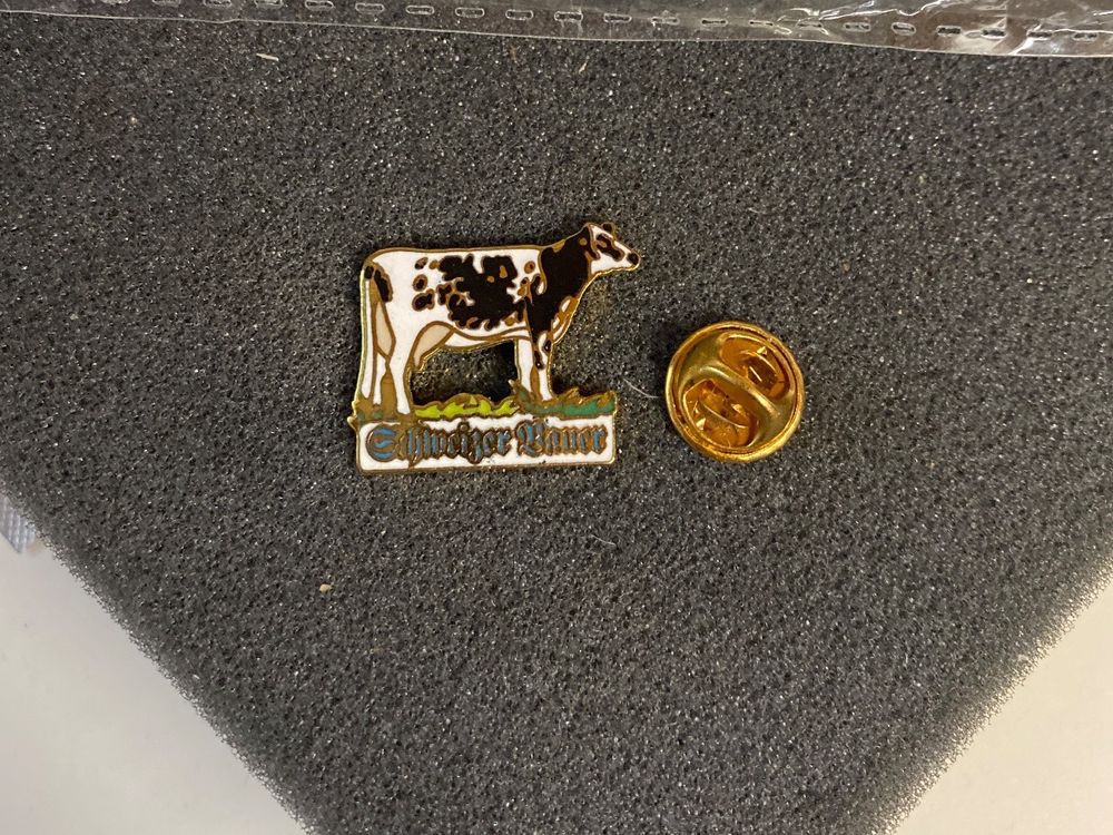 Pin's vache Suisse "Schweizer Bauer" (Gebraucht) in Le Brassus für CHF ...