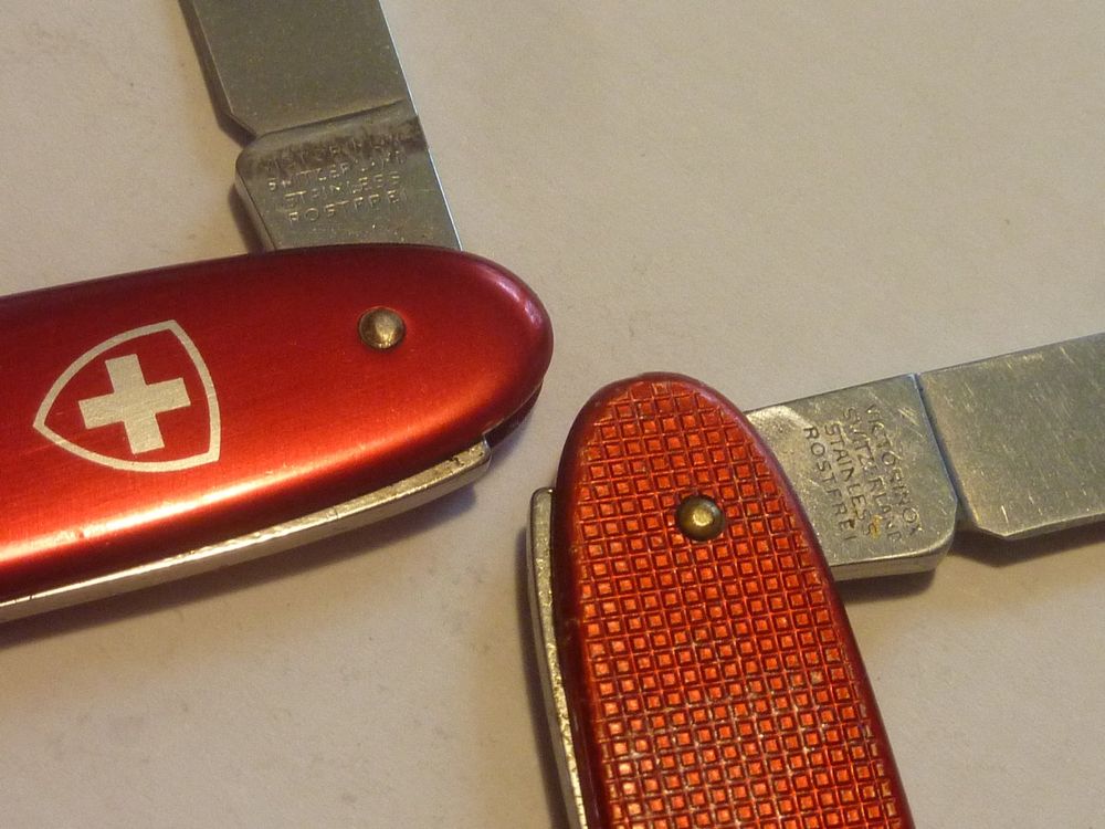2 Messer VICTORINOX ELINOX Alox rot Taschenmesser Sackmesser (Gebraucht ...