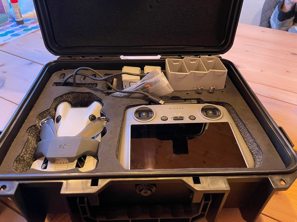 DJI Mini 4 Pro Fly More Combo + Zubehör Neuwertig (Gebraucht) in Messen ...