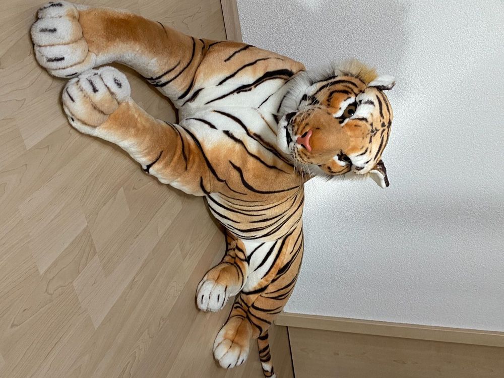 Tiger aus Plüsch. Ca. 140 cm gross (Gebraucht) in Lommis für CHF 95 ...